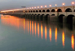 PakistanPaedia - Sukkur Barrage